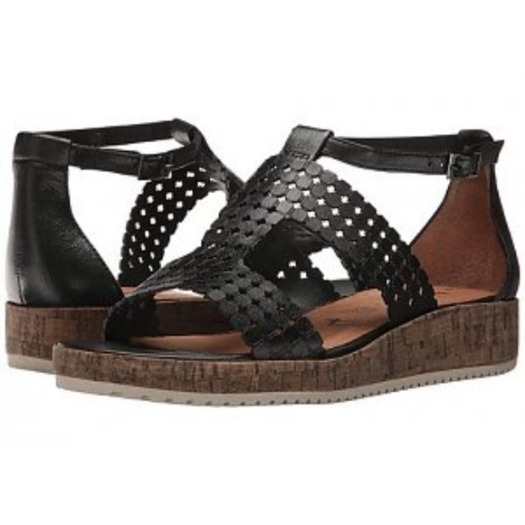 Tamaris | Shoes | Nwt Tamaris Siris Tstrap Leather Sandal | Poshmark